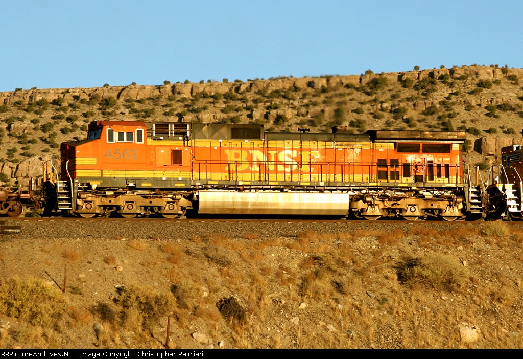 BNSF 4562